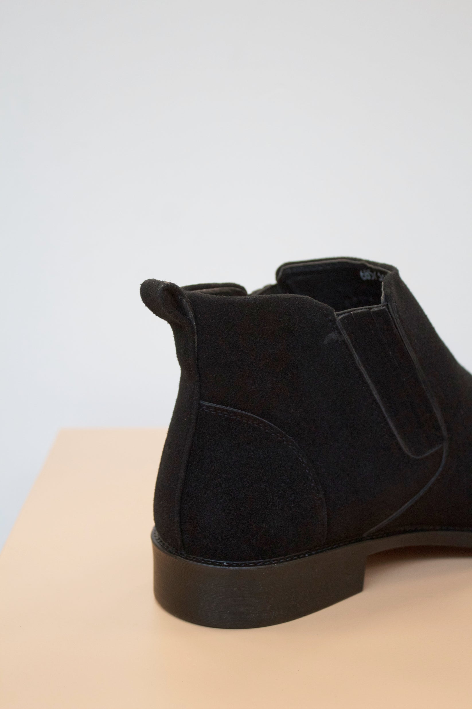 LEXUS Unisex Black Chelsea Boots – Collection & Co